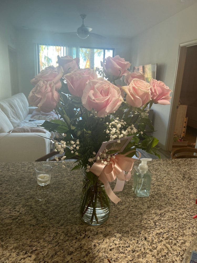 DEE’S FLORIST & DESIGNS - Updated August 2025 - 37 Photos - 1001 ...