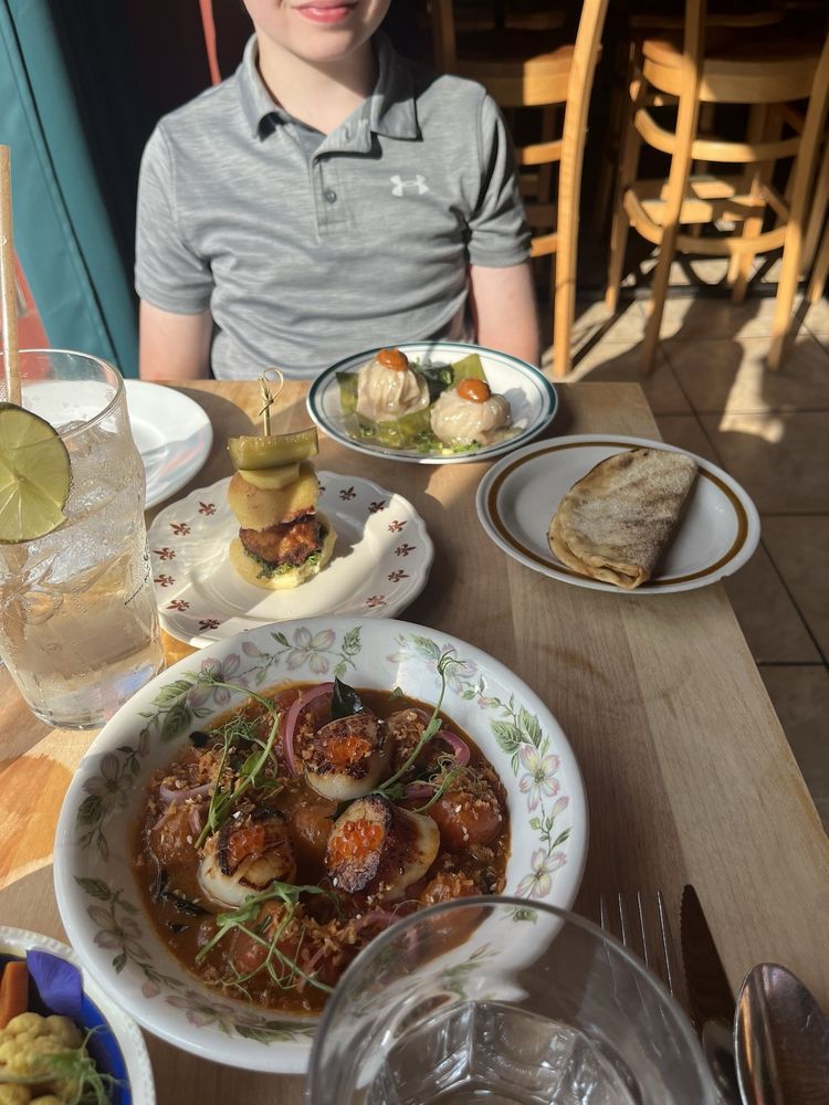 KUNDAH HÔTEL - Updated November 2025 - 325 R. de la Couronne, Québec ...