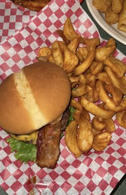 D & D PUB N GRUB - Updated October 2025 - 15 Reviews - 6307 Leupold Ct ...