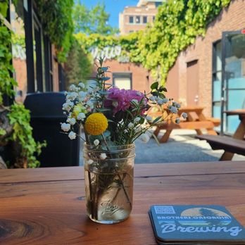 BROTHERS CASCADIA EVERGREEN PUB - Updated June 2024 - 43 Photos & 20 ...