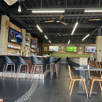 808 CRAFT HOUSE - Updated May 2024 - 122 Photos & 66 Reviews - 92 Olani ...