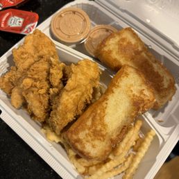 RAISING CANE’S CHICKEN FINGERS - Updated February 2025 - 259 Photos ...