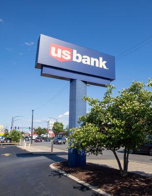 U.S. BANK BRANCH - Updated August 2024 - 26 Photos - 511 S Holden St ...