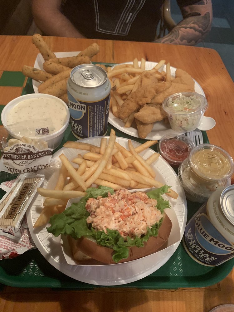 STILL FOUR CORNERS - 26 Photos & 20 Reviews - Seafood - 224 Barre ...