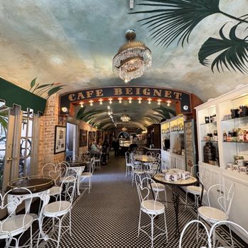 CAFE BEIGNET, ROYAL STREET - Updated March 2025 - 4026 Photos & 3355 ...