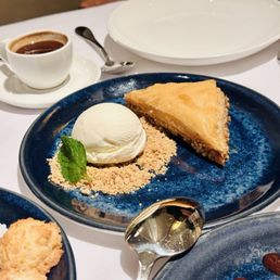 AVRA - Updated October 2025 - 33 Photos - 300 Crescent Ct, Dallas ...