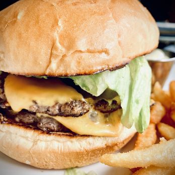 RED ROCK CAFE AND SPORTS BAR - Updated June 2024 - 71 Photos & 64 ...