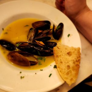 MULLIGAN’S - Updated May 2024 - 114 Photos & 54 Reviews - 8 Poolbeg ...