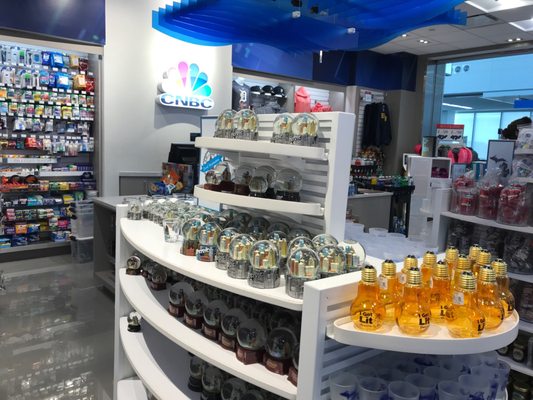 CNBC SMARTSHOP - 12 Photos - 1 Detroit Metropolitan Airport, Detroit ...