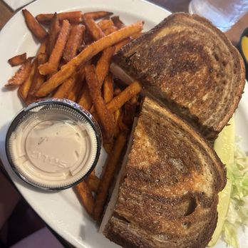 DELTA 109 TAVERN AND RESTAURANT - Updated August 2025 - 94 Photos & 56 ...