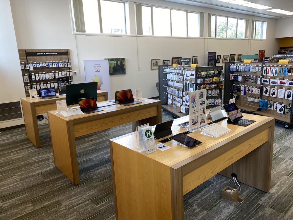 THE CAMPUS STORE TECH CENTER - Updated December 2025 - 12 Photos - 697 ...