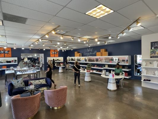 THE VAULT LUXURY RESALE - Updated December 2025 - 55 Photos & 47 ...