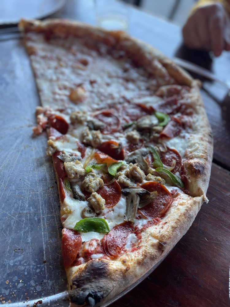 BOWSTRING PIZZA AND BREWYARD - Updated December 2025 - 126 Photos & 101 ...