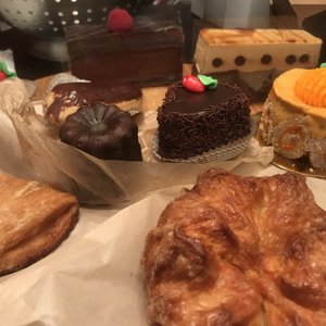 PARIS BAKERY CAFE - 910 Photos & 921 Reviews - 271 Bonifacio Pl ...