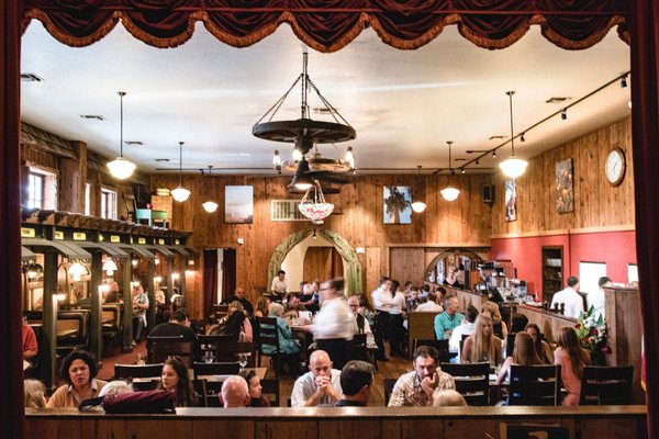 SCHOOL HOUSE RESTAURANT & TAVERN - Updated May 2024 - 670 Photos & 599 ...