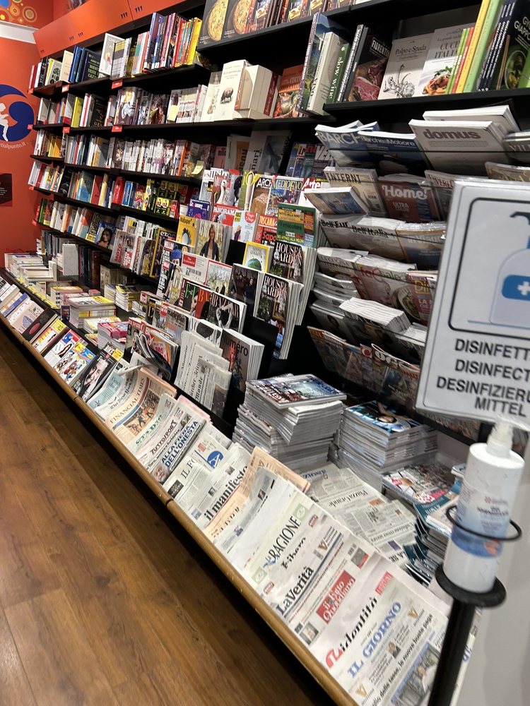 LIBRERIA GIUNTI AL PUNTO - Via del Termine, Pirkanmaa, Firenze, Italy ...