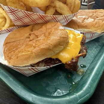 THE FRIENDLY TAVERN - Updated May 2025 - 670 Photos & 575 Reviews ...