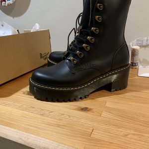 DSW DESIGNER SHOE WAREHOUSE - Updated February 2025 - 38 Photos & 142 ...