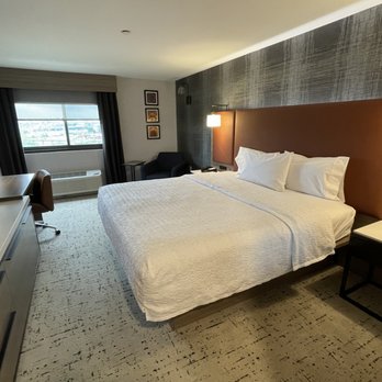 HAMPTON INN NEWARK AIRPORT - Updated January 2026 - 104 Photos & 33 ...