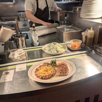 BISTRO MONADNOCK - Updated March 2025 - 258 Photos & 124 Reviews - 325 ...