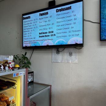 CRISPY’S DONUTS - Updated December 2025 - 176 Photos & 192 Reviews ...