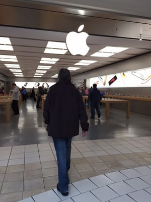 APPLE STORE - Updated October 2025 - 51 Reviews - 1500 S Willow St ...