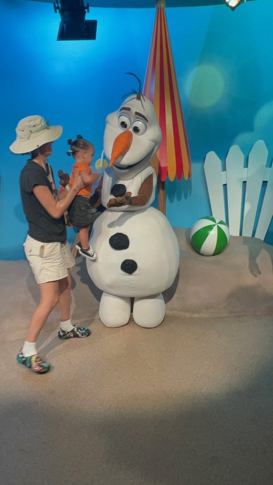 OLAF ON SUMMER VACATION - Updated January 2026 - 19 Photos - 351 S ...