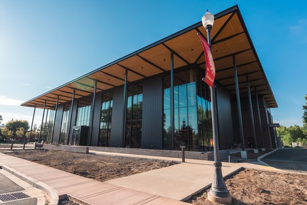 REDMOND LIBRARY - Updated December 2025 - 17 Photos - 827 SW Deschutes ...