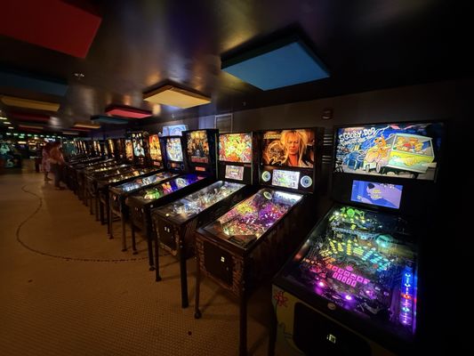 QUARTERS ARCADE BAR - Updated December 2025 - 107 Photos & 135 Reviews ...