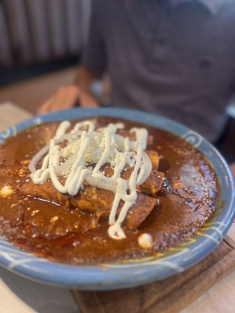 SIMONA’S BISTRO - Updated July 2024 - 51 Photos & 27 Reviews - 207 E ...