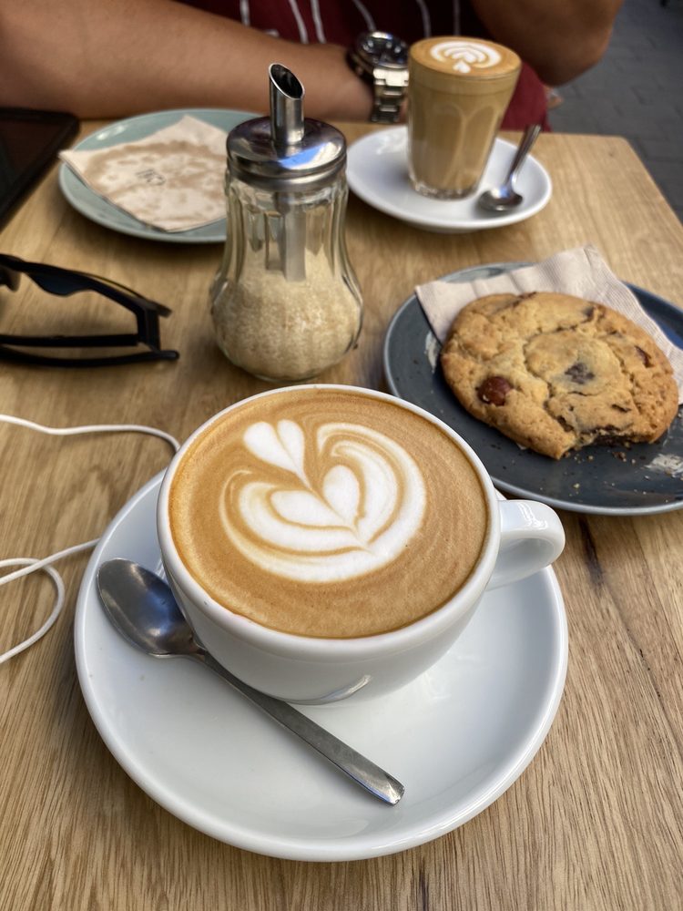 CAFÉ BUN - 11 Photos - 5 rue des Etuves, Montpellier, France - Coffee ...