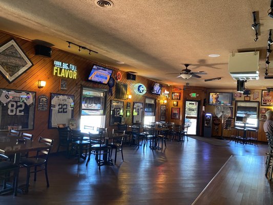 KNUCKLEHEADS SPORTS BAR & GRILL - Updated September 2025 - 23 Photos ...