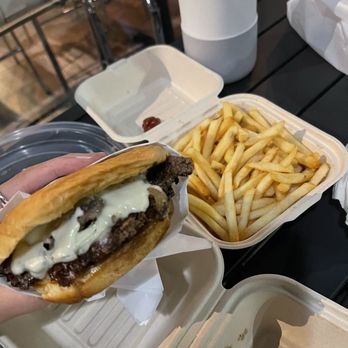 LOUD BURGER - Updated July 2025 - 281 Photos & 318 Reviews - 22497 ...