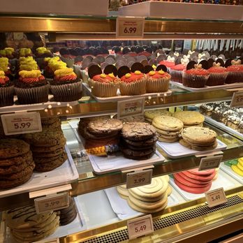 CANDY PALACE AND CANDY KITCHEN - Updated January 2025 - 724 Photos ...