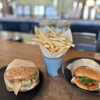 ROAM ARTISAN BURGERS - Updated August 2024 - 441 Photos & 392 Reviews ...