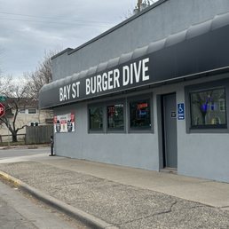 BURGER DIVE - Updated October 2025 - 177 Photos & 132 Reviews - 731 ...