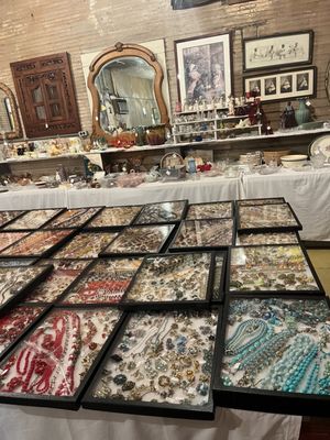 WHITE CLOUD KANSAS FLEA MARKET - Updated October 2025 - 208 Main St ...