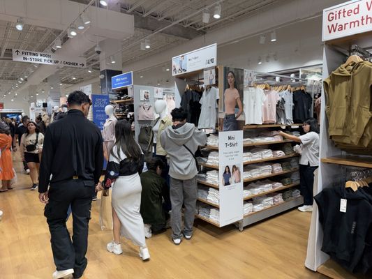 UNIQLO - Updated October 2025 - 40 Photos & 15 Reviews - 303 Memorial ...