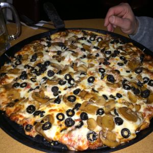 HOME RUN INN PIZZA - Updated March 2025 - 203 Photos & 275 Reviews ...