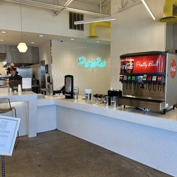 PRETTY BIRD HOT CHICKEN - SUGARHOUSE - Updated May 2025 - 303 Photos ...