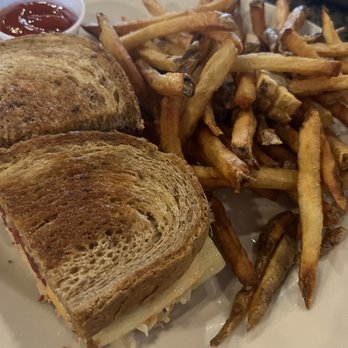 RIVER PUB - Updated August 2025 - 46 Photos & 69 Reviews - 10940 Raven ...