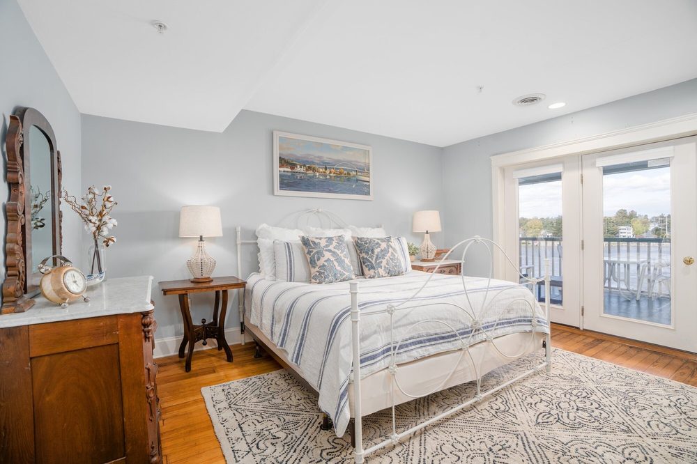 SHIP WATCH INN - Updated December 2025 - 46 Photos & 19 Reviews - 401 ...