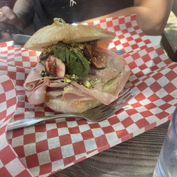 MONO - Updated September 2024 - 33 Photos - 2110 Rue Crescent, Montréal ...