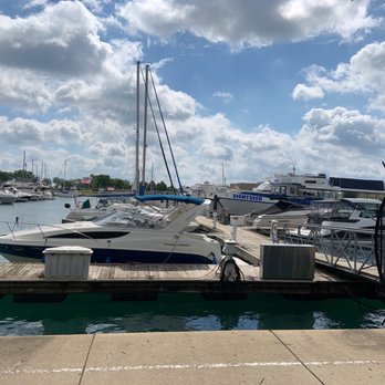 BURNHAM HARBOR - Updated December 2025 - 39 Photos - 1559 S Lakeshore ...