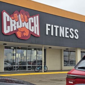 CRUNCH FITNESS - ROUND LAKE BEACH - Updated October 2025 - 17 Photos ...