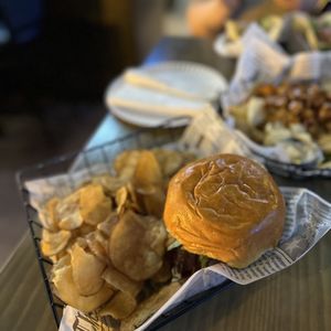 COMMIX HOTEL - Updated August 2025 - 32 Reviews - 3245 W Emmaus Ave ...