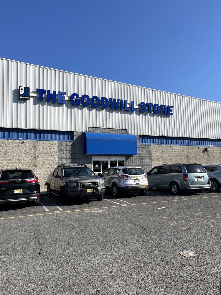 GOODWILL STORE & DONATION CENTER - Updated May 2024 - 20 Photos - 1 ...
