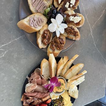 DRAFT + TABLE ARGENTA - Updated March 2025 - 71 Photos & 76 Reviews - 301 Main Street, North ...