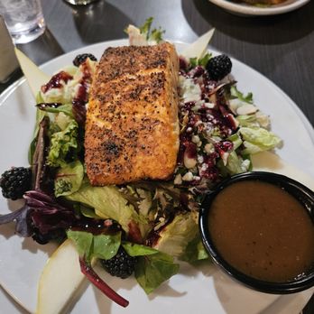 STATION 101 PUB & KITCHEN - Updated August 2025 - 301 Photos & 392 ...