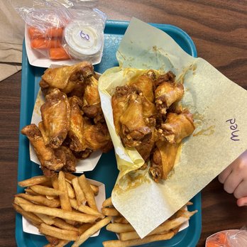 WILLY’S WINGS - Updated May 2024 - 53 Photos & 168 Reviews - 109 Bear ...